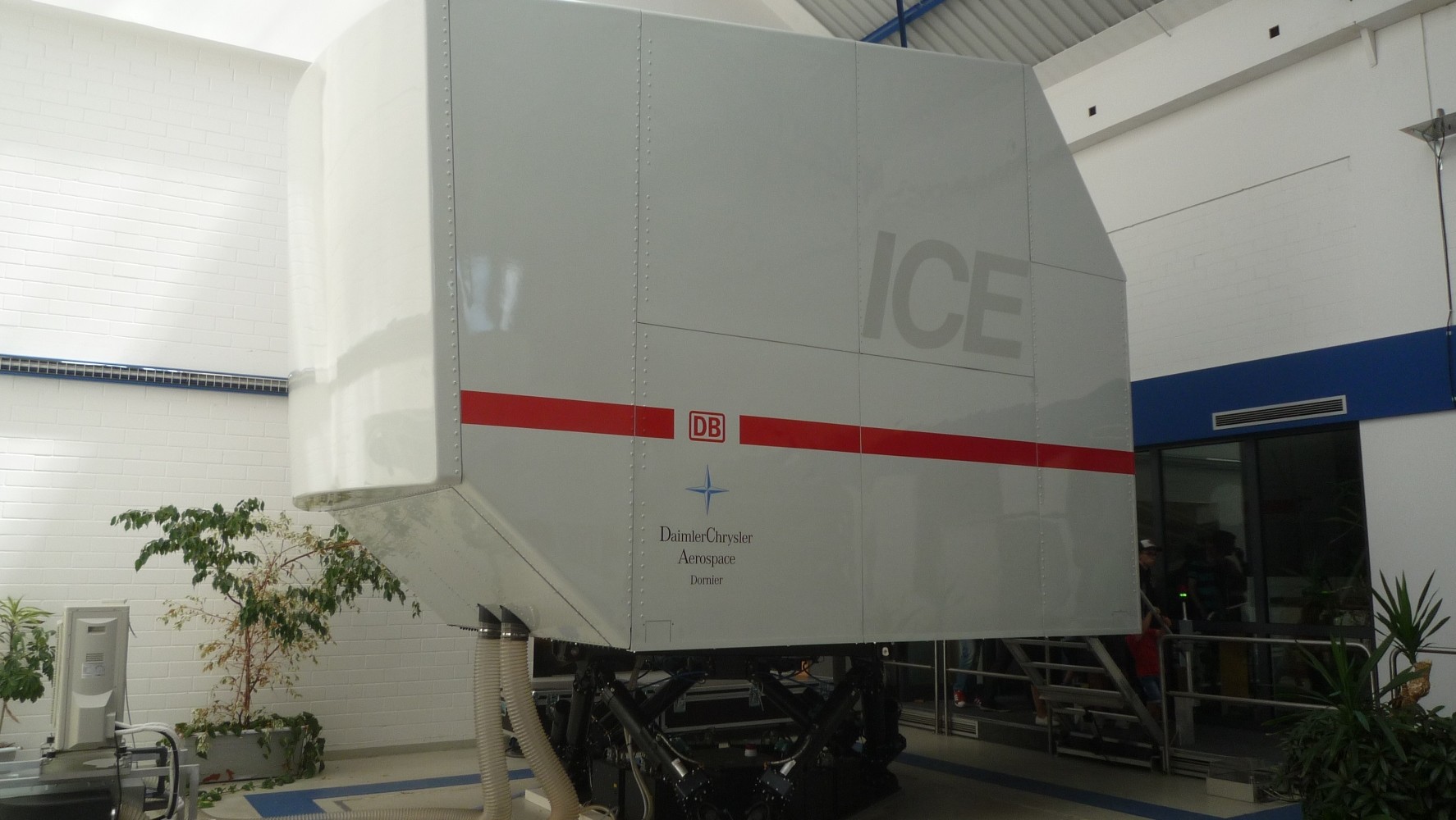 Ein Blick in die Nachbildung des ICE 1 Führerstands.