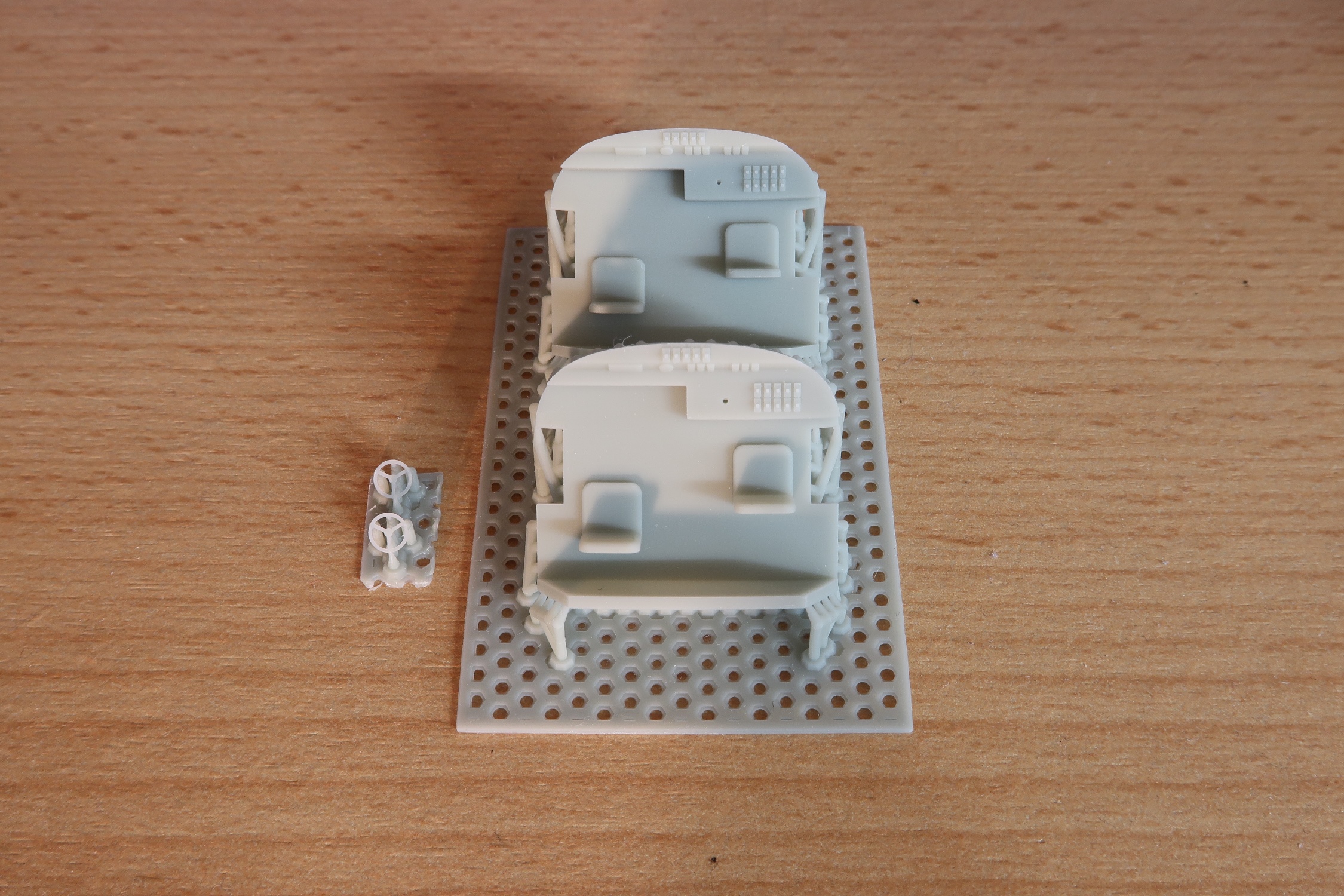 Sie kann farblich mit Revell Farben etwas nachbehandelt werden.