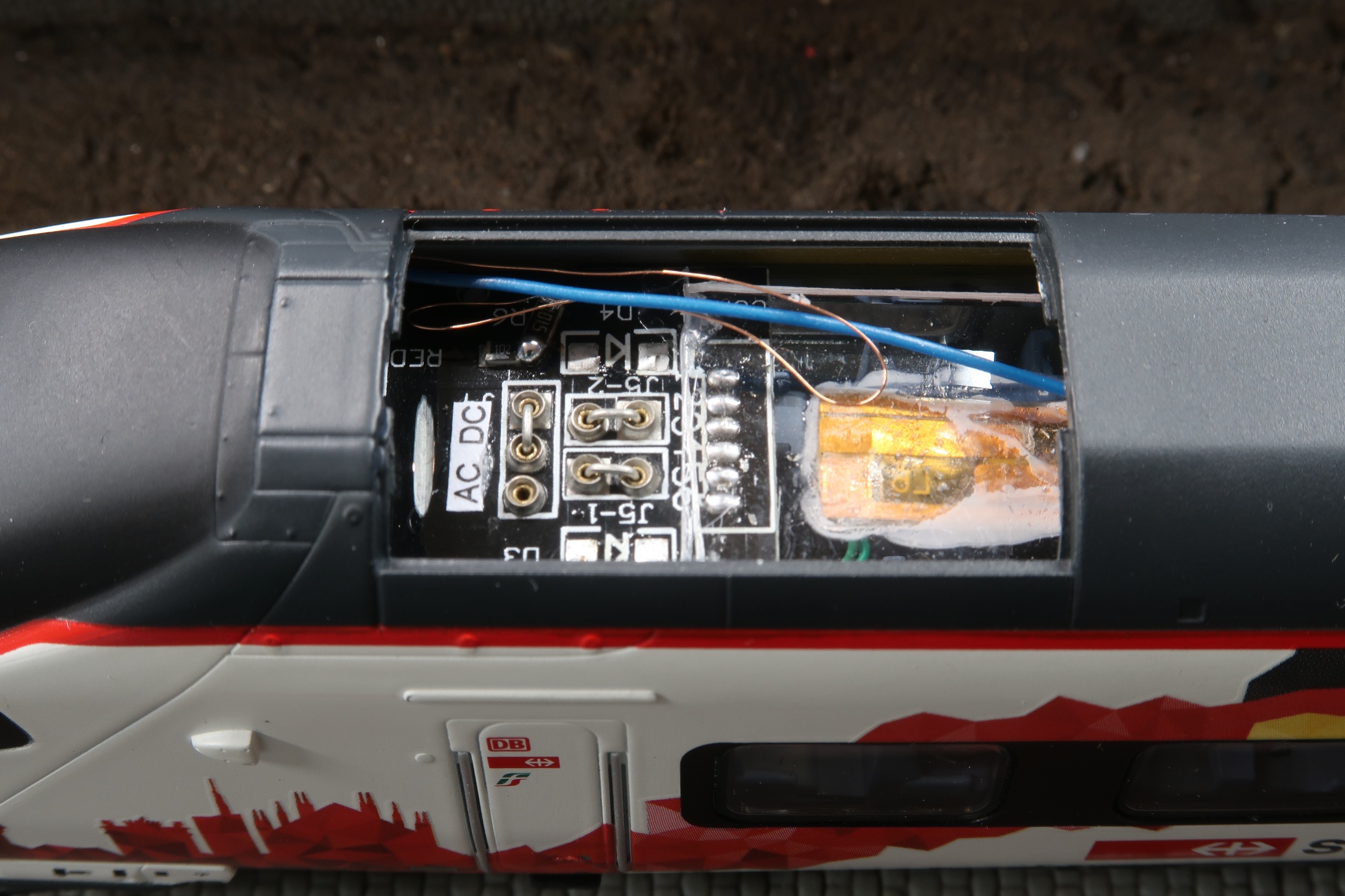 Lokschuppen Dominik - Spur H0: Umbau an Loks und Wagen: SBB RABe 503 ...