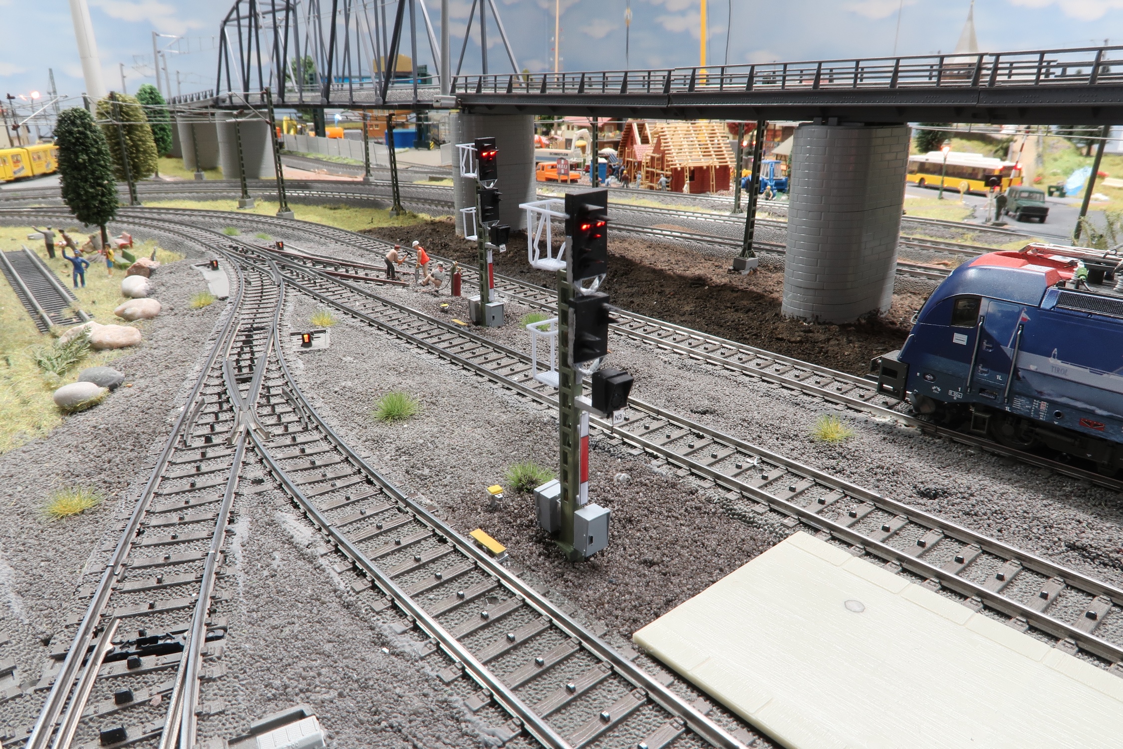 Lokschuppen Dominik - Spur H0: Sehr schöne vorbildgetreue Lichtsignale